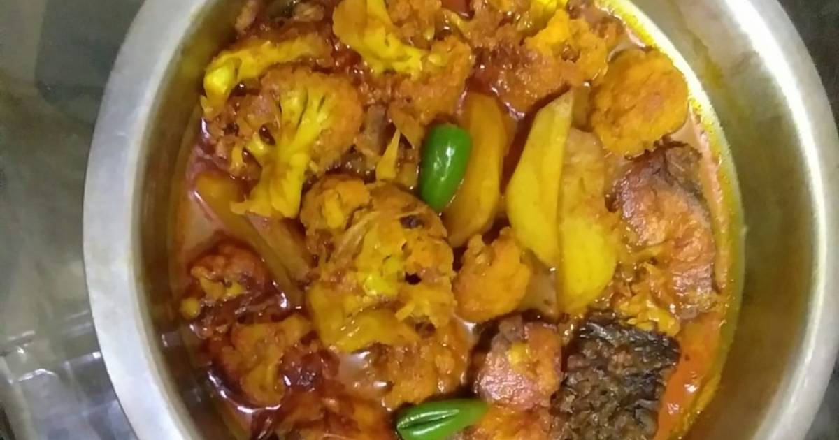 Cauliflower fish curry Recipe by Diya Sarkar - Cookpad
