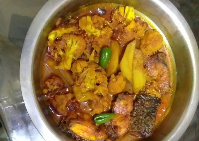 Cauliflower fish curry Recipe by Diya Sarkar - Cookpad