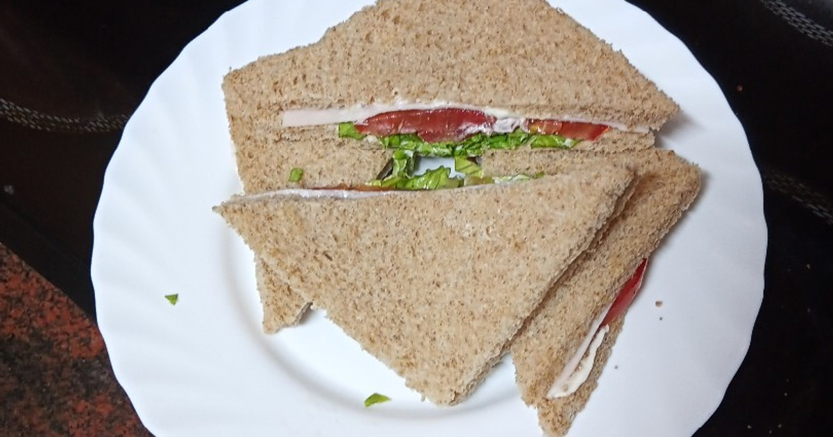 Sándwich De Pechuga De Pavo, Tomate Y Lechuga Con Mayonesa Receta de ...