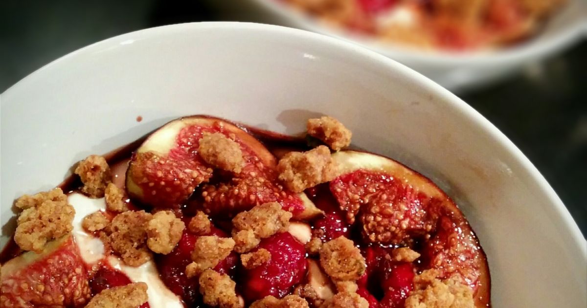 Vanilla Balsamic Figs And Raspberries, Ginger'n'lime Crumble And Greek Yoghurt Recipe by Ppdebie