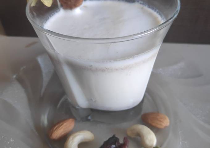 Dry fruit Milk Shake🥛 Recipe by Anoli Vinchhi - Cookpad