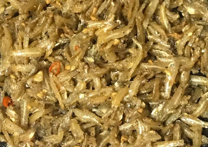 Cách Làm Món Cá cơm rim mắm tỏi của Kiều Nhung - Cookpad