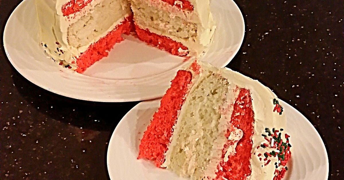 Vanilla Christmas Layer Cake With Creamy Vanilla Buttercream Frosting ...