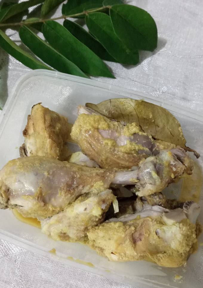 Resep Ayam ungkep bumbu kuning (Frozen food) oleh Muhsonah Hamid - Cookpad