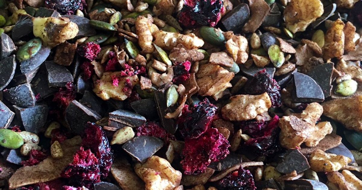 Dark Chocolate & Cherry Trail Mix Recipe by Sonia - Cookpad