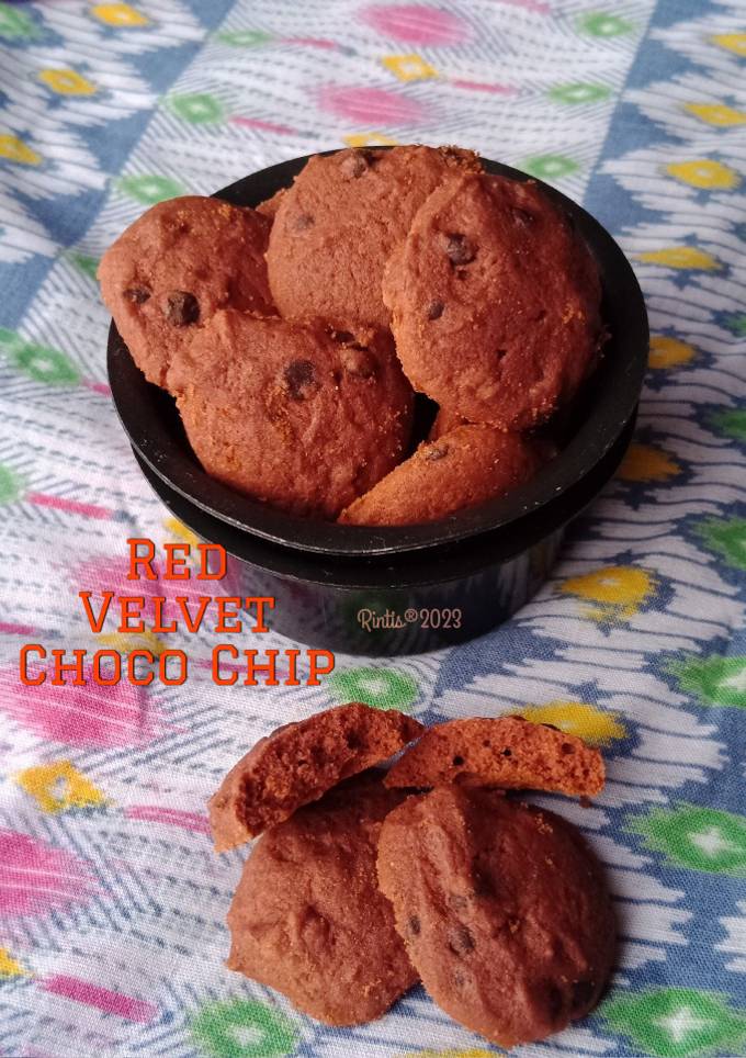 Resep Red Velvet Cookies Choco Chip oleh Annaswa - Cookpad