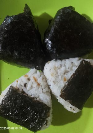 Resep Nasi Onigiri Lokal Simpel Buat Bekal Anak Sekolah oleh Inhapunyadapur - Cookpad