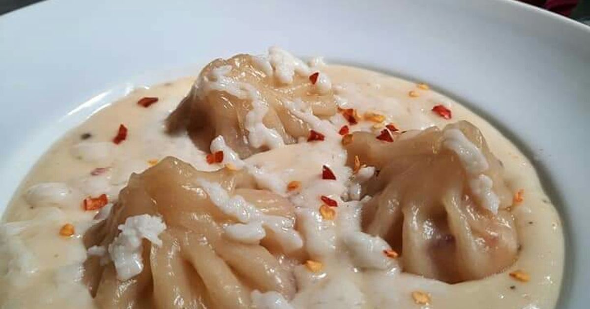 Momo With White Cheesy Sauce Recipe by Sabrina Yasmin - Cookpad