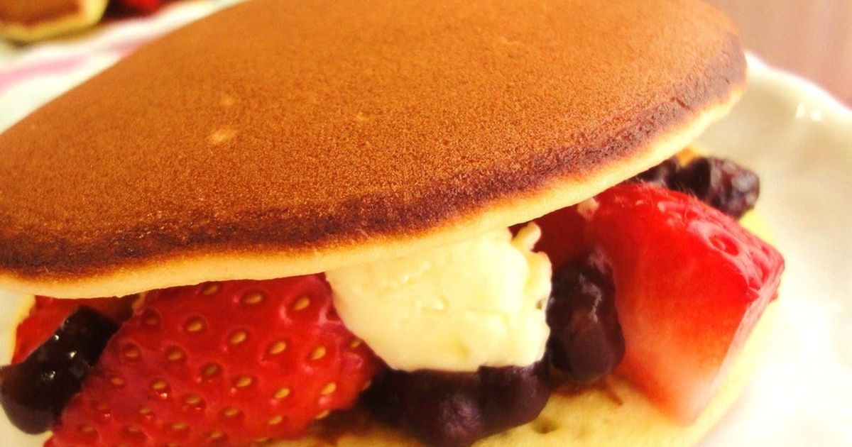 Strawberry & Azuki Dorayaki With A Buttery Aroma Recipe by cookpad.japan