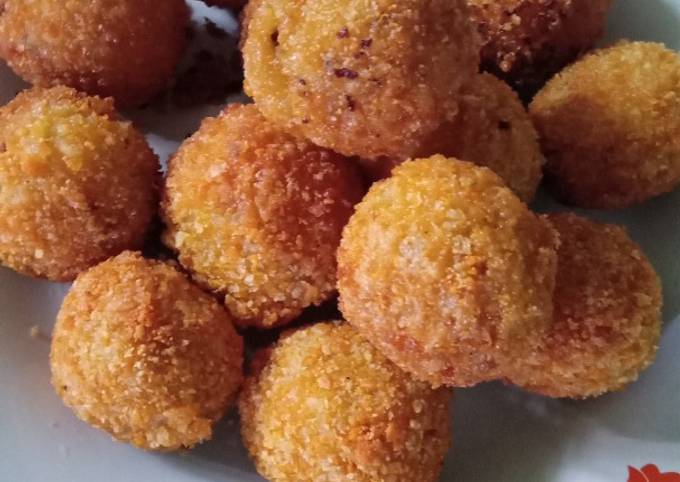 Resep Bola Bola Ubi Coklat oleh SaRa visRie - Cookpad