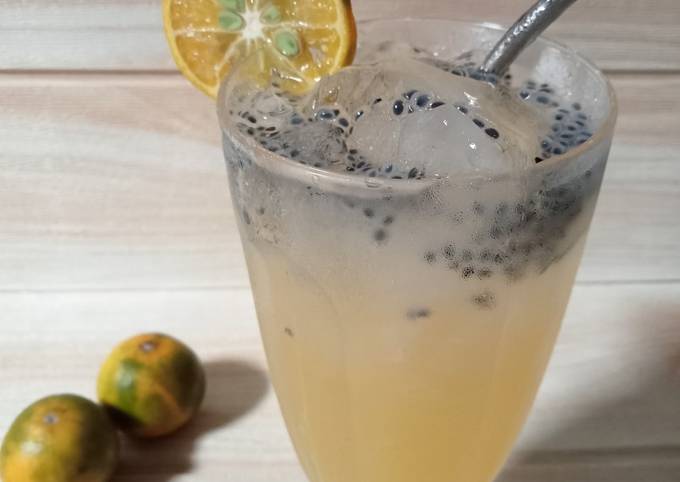 Resep Es jeruk peras selasih oleh erina aura - Cookpad