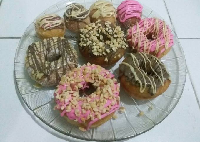 Resep Donat Aneka Toping oleh Dapur Antika - Cookpad