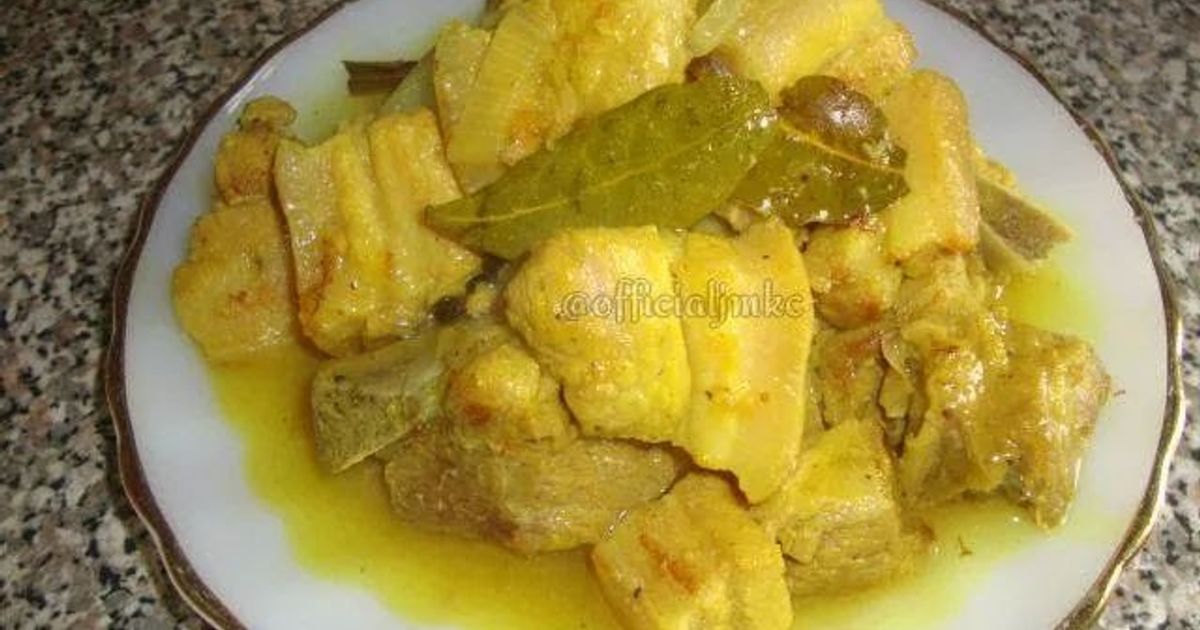 Adobo Sa Dilaw (Pork Stewed In Vinegar, Garlic And Turmeric) Recipe by ...