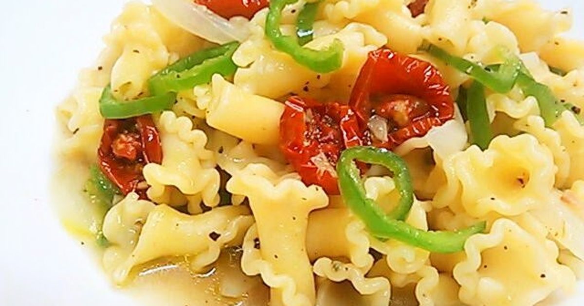 Short Pasta With Dried Tomatoes And Green Peppers Recipe By Cookpad.Japan