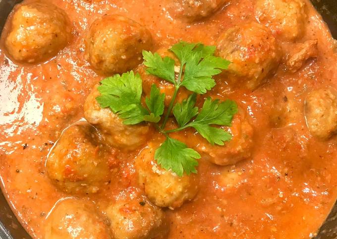 Przepis na Pulpety w sosie pomidorowo - śmietanowym autorstwa mija ...