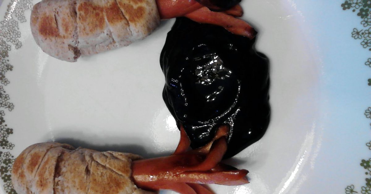 Squid Dogs W/ Ink ( Halloween ) Recipe By Renee
