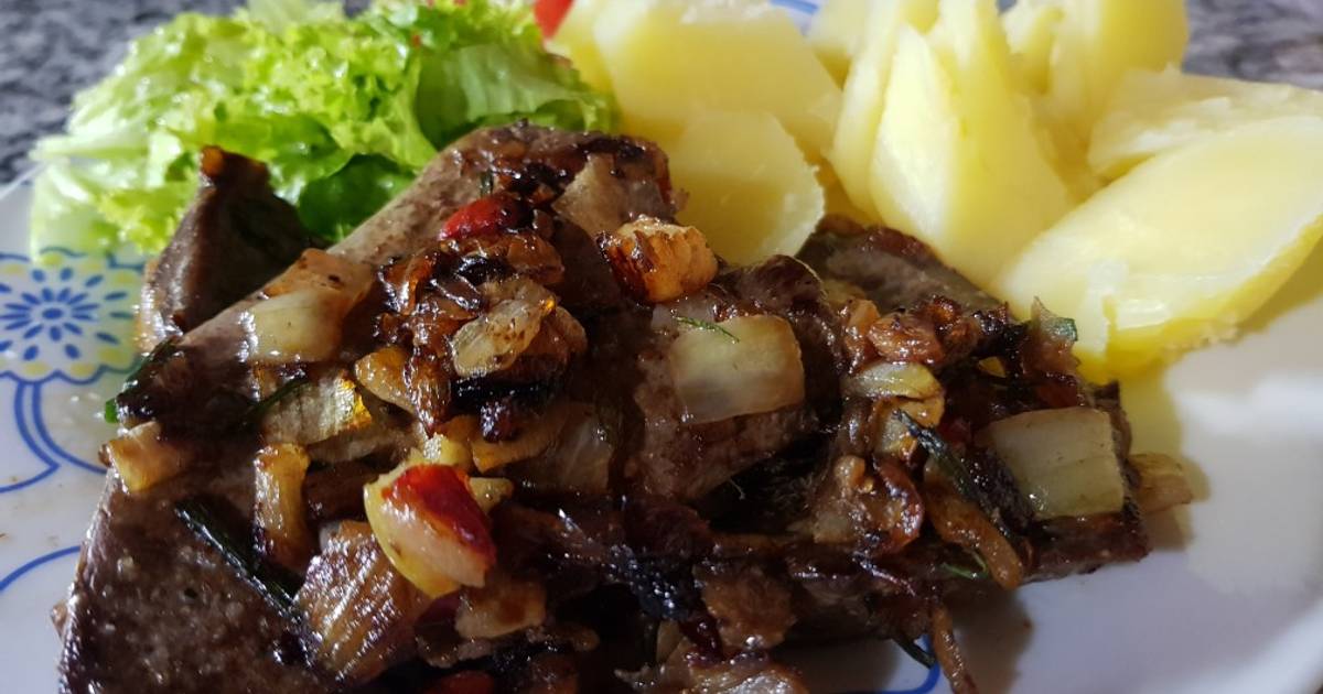 Hígado con cebolla y ajo 🤤 Receta de Karen Zubiaurre- Cookpad