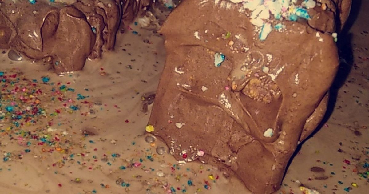 Chocolate Train Biscuit Cake Recipe by zarmina sabir - Cookpad