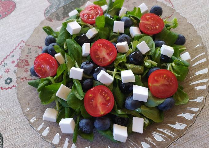 Áfonyás saláta #tejmentes | Judit Károlyné Csürke receptje - Cookpad ...