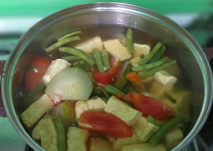 Resep Tahu dan sayur rebus pedas simple oleh aisyah hanri - Cookpad
