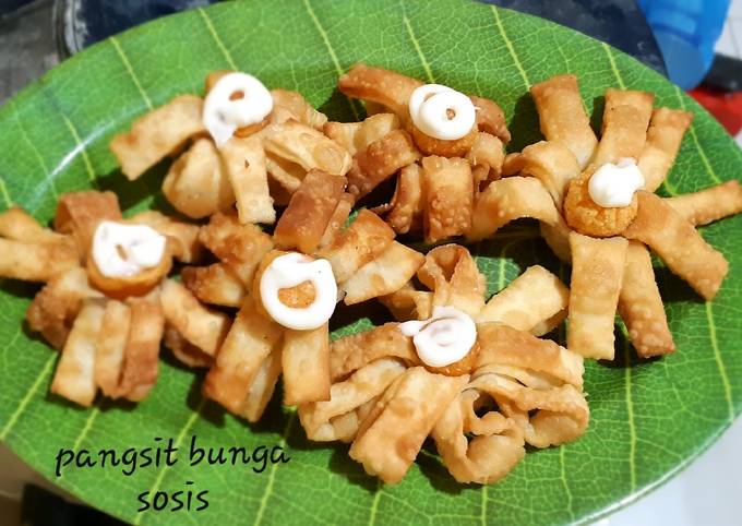 Resep Pangsit Bunga Sosis oleh Indah Riduwan - Cookpad