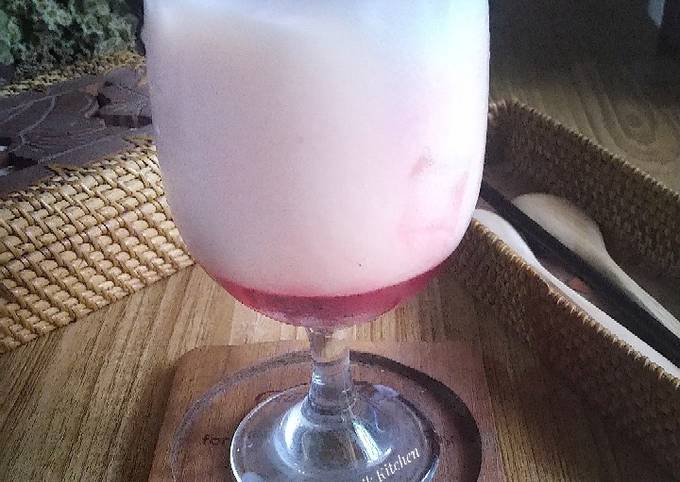 Resep Es Syrup Cocopandan Yakult oleh Ninik Kitchen - Cookpad