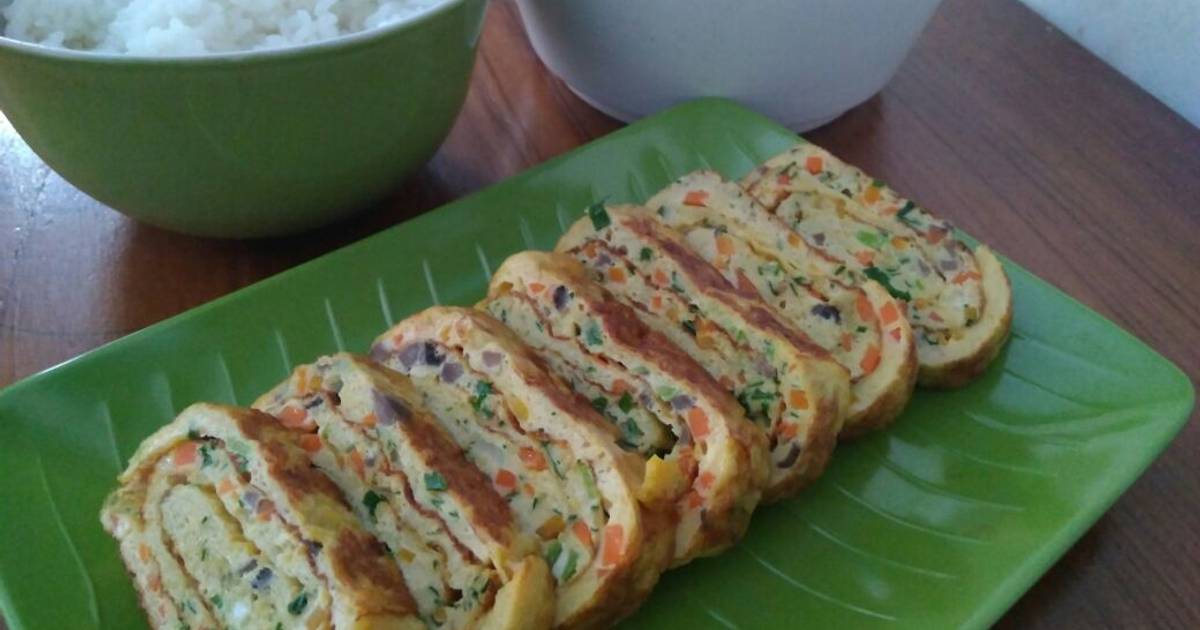 Resep Gyeran mari / Tamagoyaki / Telur dadar gulung/ Egg roll w/ vegie oleh Hesti Noviani - Cookpad