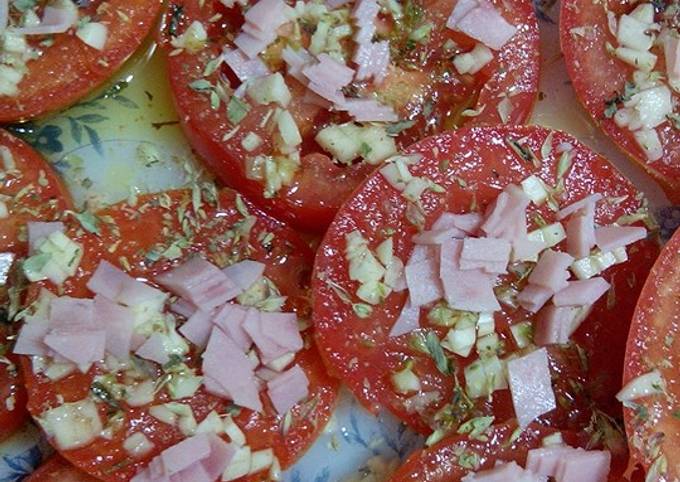Tomate con ajo y jamón york Receta de Chari Crzo- Cookpad
