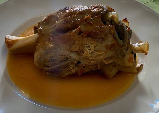 Codillo al horno con el jugo de su cocción Receta de CocinarParaCuatro ...