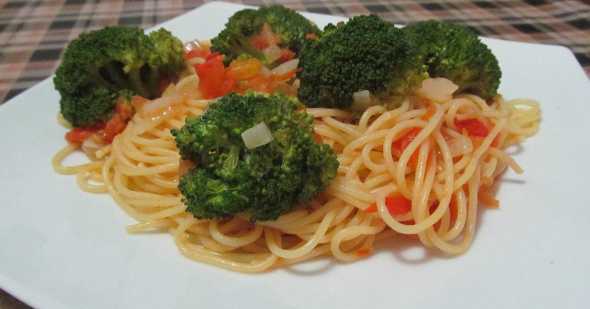 Espagueti con brócoli y tomate Receta de Carolina Velandia- Cookpad