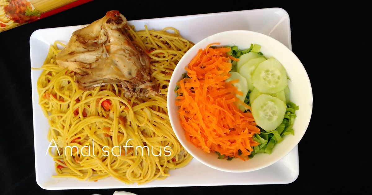 Spaghetti Jallop With Boil Chicken Recipe by Amal safmus - Cookpad