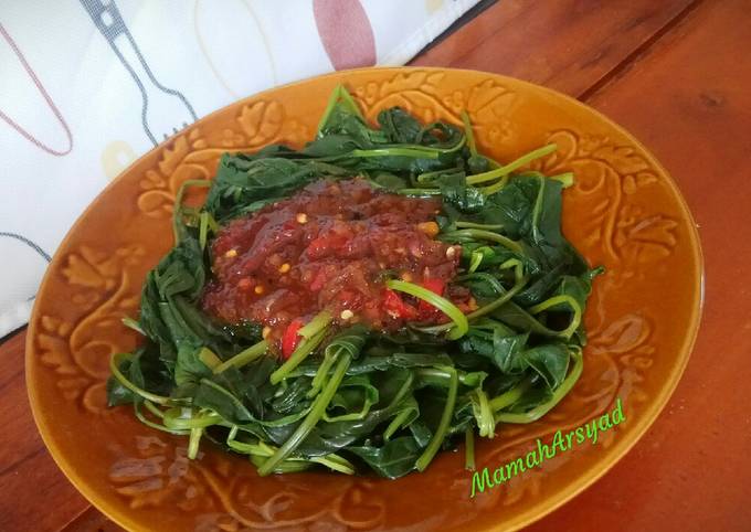 Resep Plecing Kangkung Jawa oleh Mamah Arsyad - Cookpad