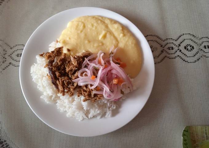 Puré con asado de chancho Receta de Teresa Osorio- Cookpad