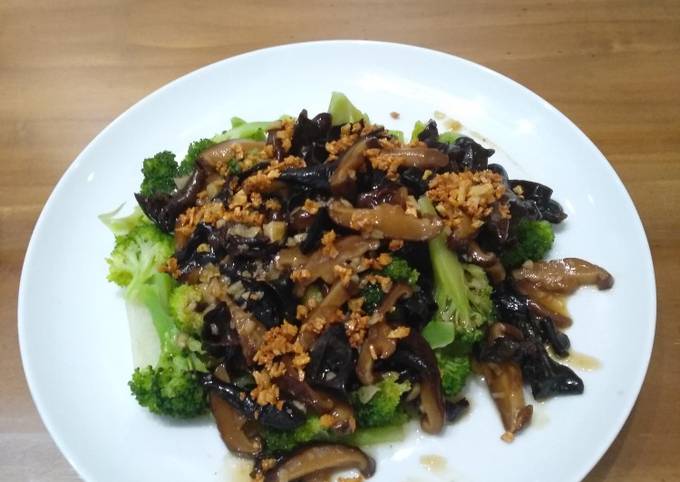 Resep Brokoli sirem jamur hiyoko+ jamur kuping oleh Murtopingah - Cookpad