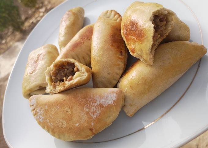 Meat pie gashin tukunya girki daga ZeeBDeen - Cookpad