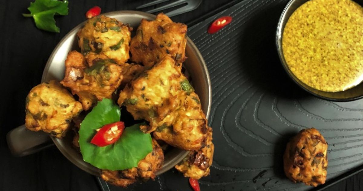 Biuli Dal Diye Thankuni Patar Bora (Centella Leaves Pakoras / Fritters ...