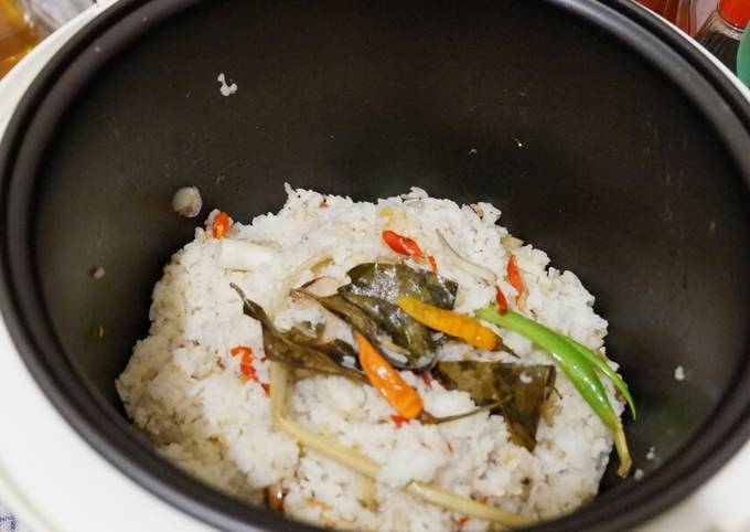 Resep Nasi Liwet Teri Medan Rice Cooker oleh Ambar W - Cookpad