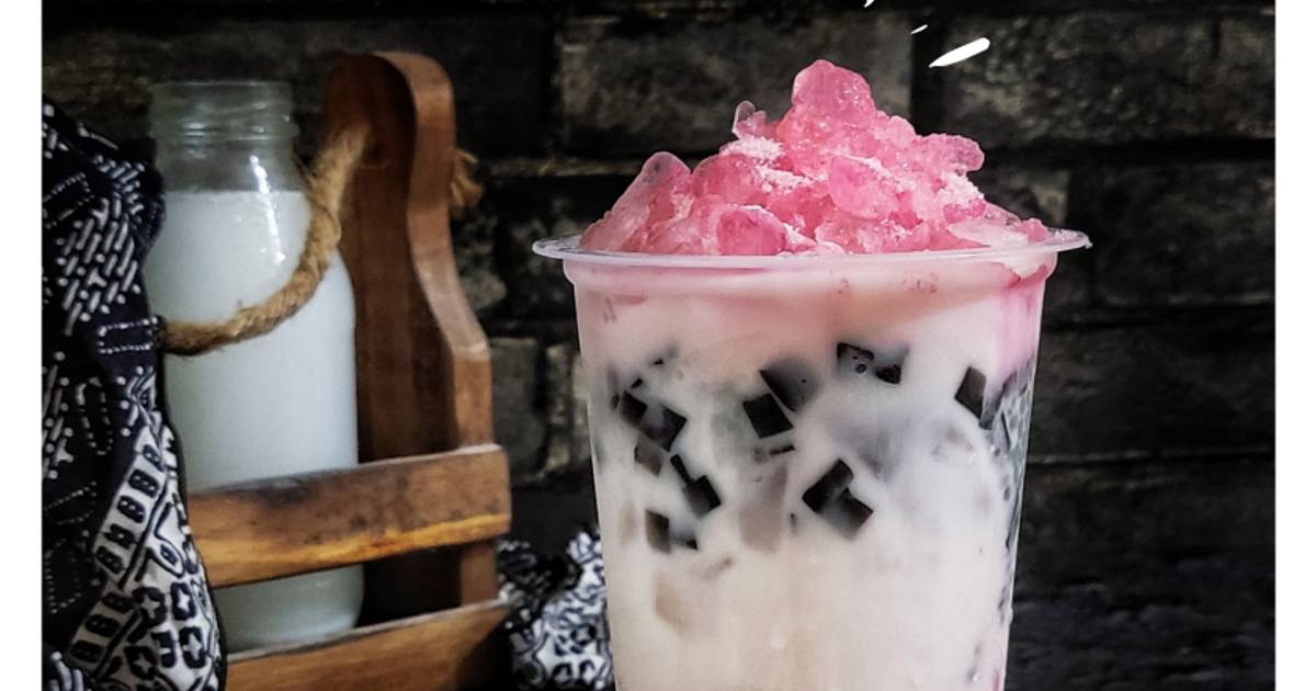 Resep Es Strawberry Cincau Kelapa oleh Tyas yodha - Cookpad