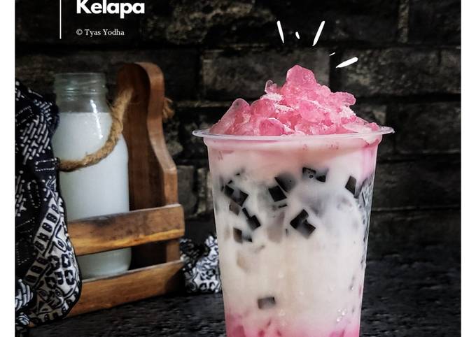 Resep Es Strawberry Cincau Kelapa oleh Tyas yodha - Cookpad