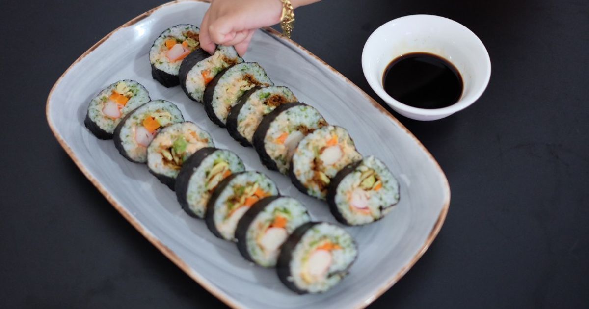 Resep sushi rumahan enak dan mudah dibuat, cocok untuk bekal!