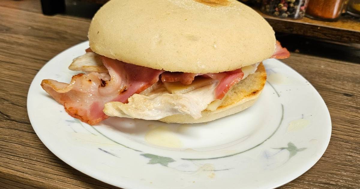 Mollete de pollo y bacon 🍗🥓🧀 Receta de Lorena Valencianeta🌺- Cookpad
