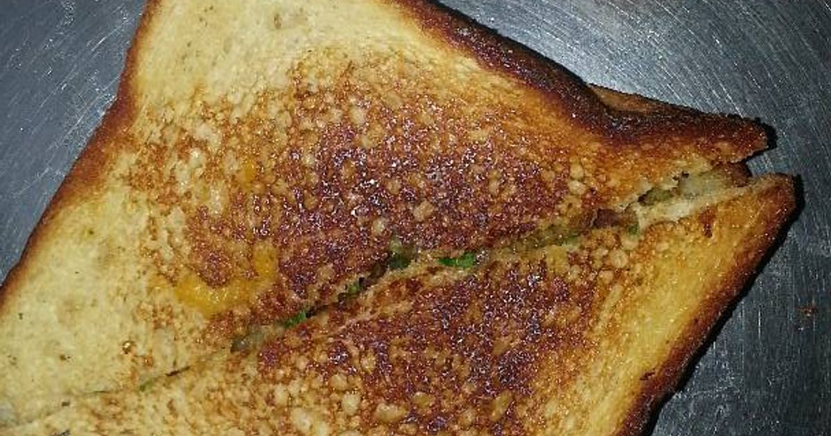 Aloo Chaat Tawa Toast Recipe by Sana's cookbook - Cookpad