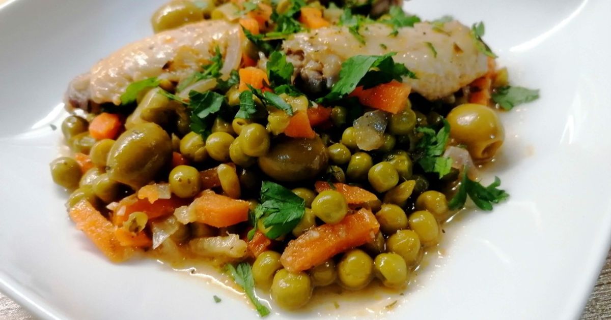 Arvejas Con Alitas De Pollo Receta de Macarena Devora Hernández- Cookpad