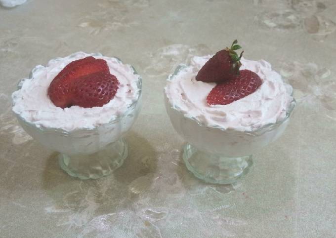 طريقة عمل 🍧موس بالفراولة 😋 على اصولها بطريقة سهلة وسريعة من عائلتي زاد ...