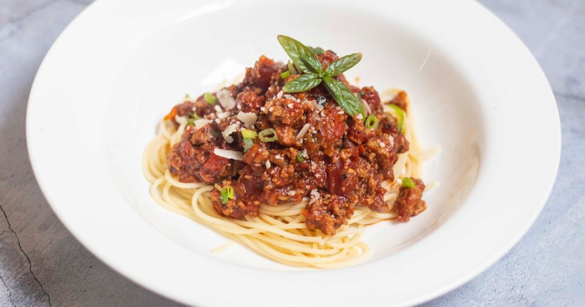 Spaghetti Bolognese With Thai Green Pesto Recipe by Yui Miles - Cookpad