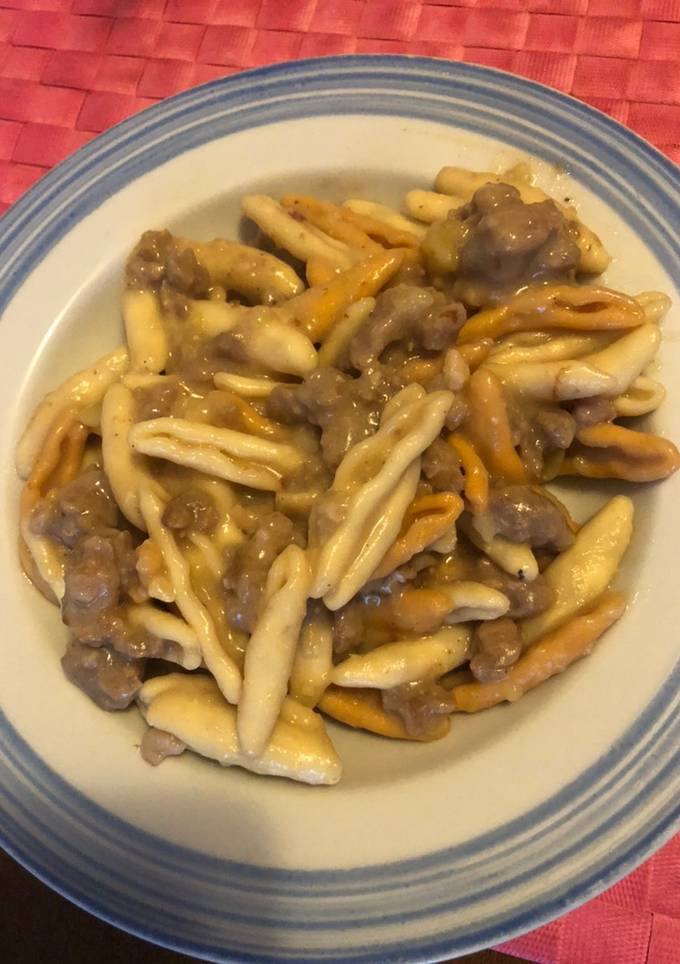 Ricetta Pasta con crema di patate, salsiccia e noci di Maria Antonietta ...