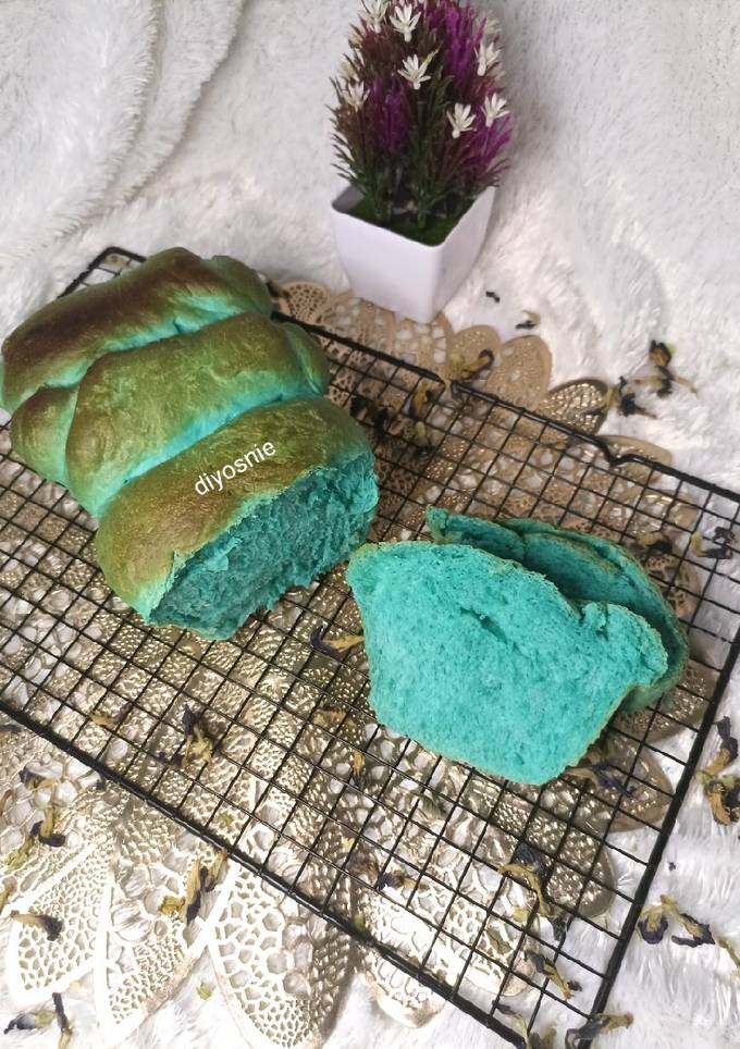 Resep Roti Tawar Bunga Telang (Eggless) #151 oleh DiYos Nie - Cookpad