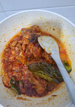 Resep Ayam Bumbu Merah (Super Hot) oleh Shofi Royani - Cookpad