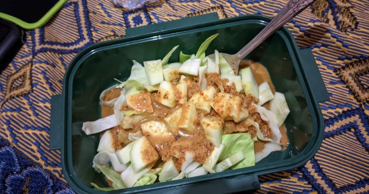 Resep Inspirasi Menu Anak Kos: Pecel/Lotek Dadakan Super Instan😋 oleh ...