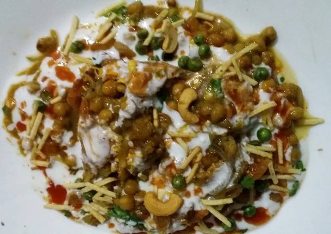 Aloo tikki Chat Recipe by Sonika Gupta - Cookpad